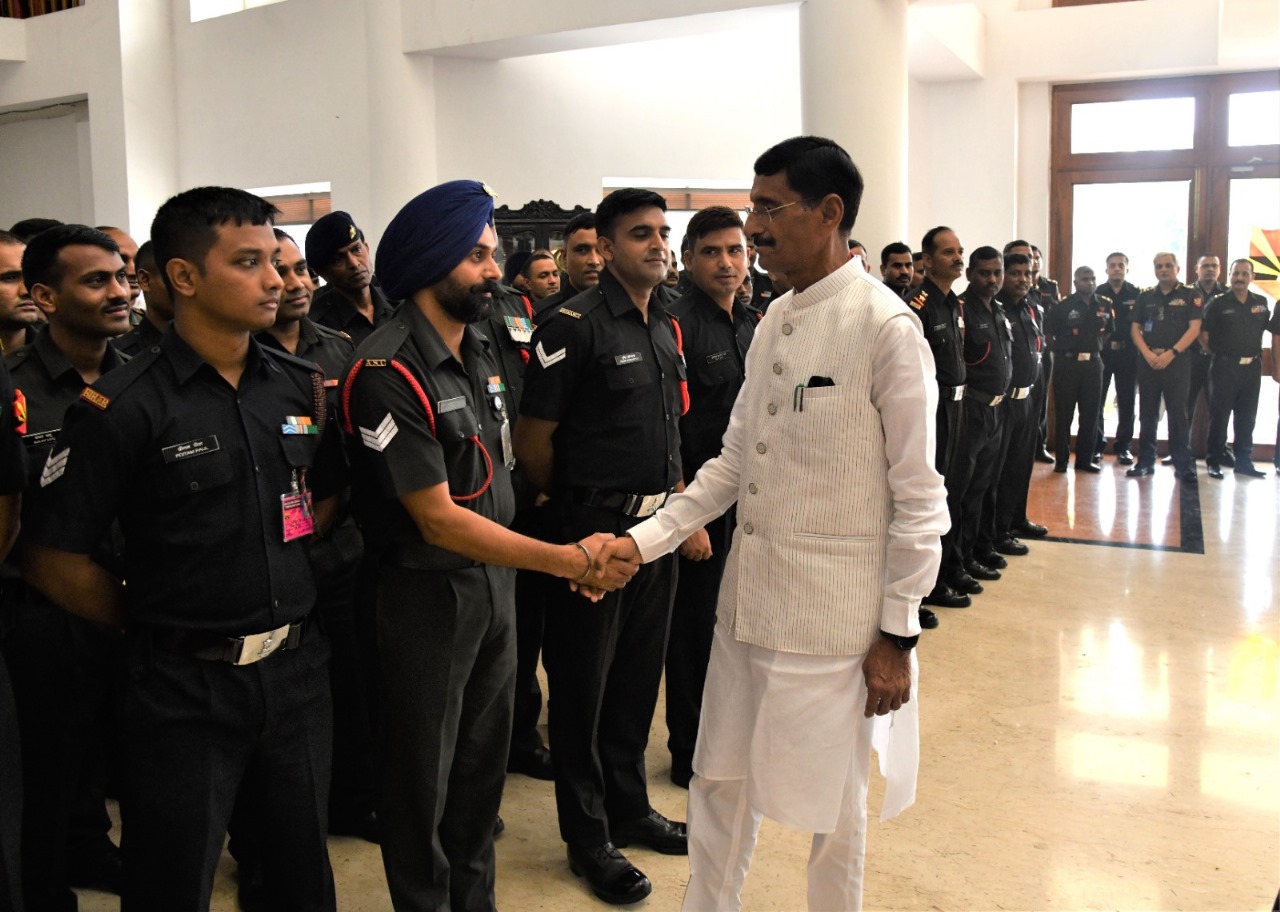 Visit of Raksha Rajya Mantri Sanjay Seth to Fort William, Kolkata – The ...